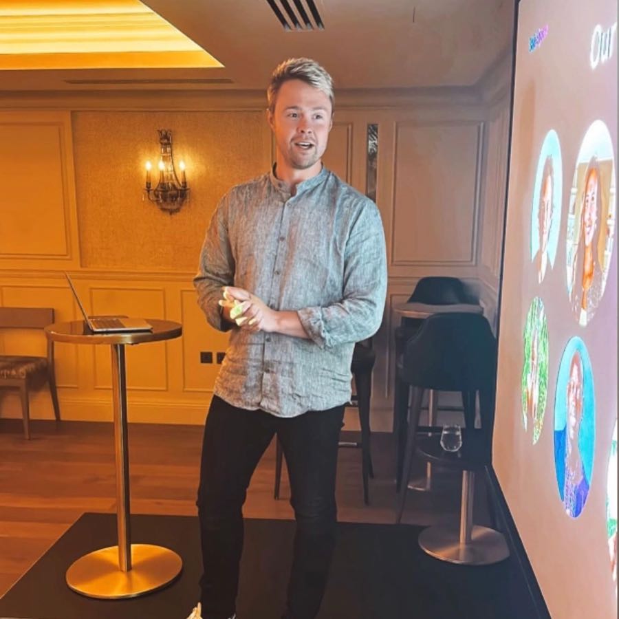 Intro - Book with Fabian Cowdrey