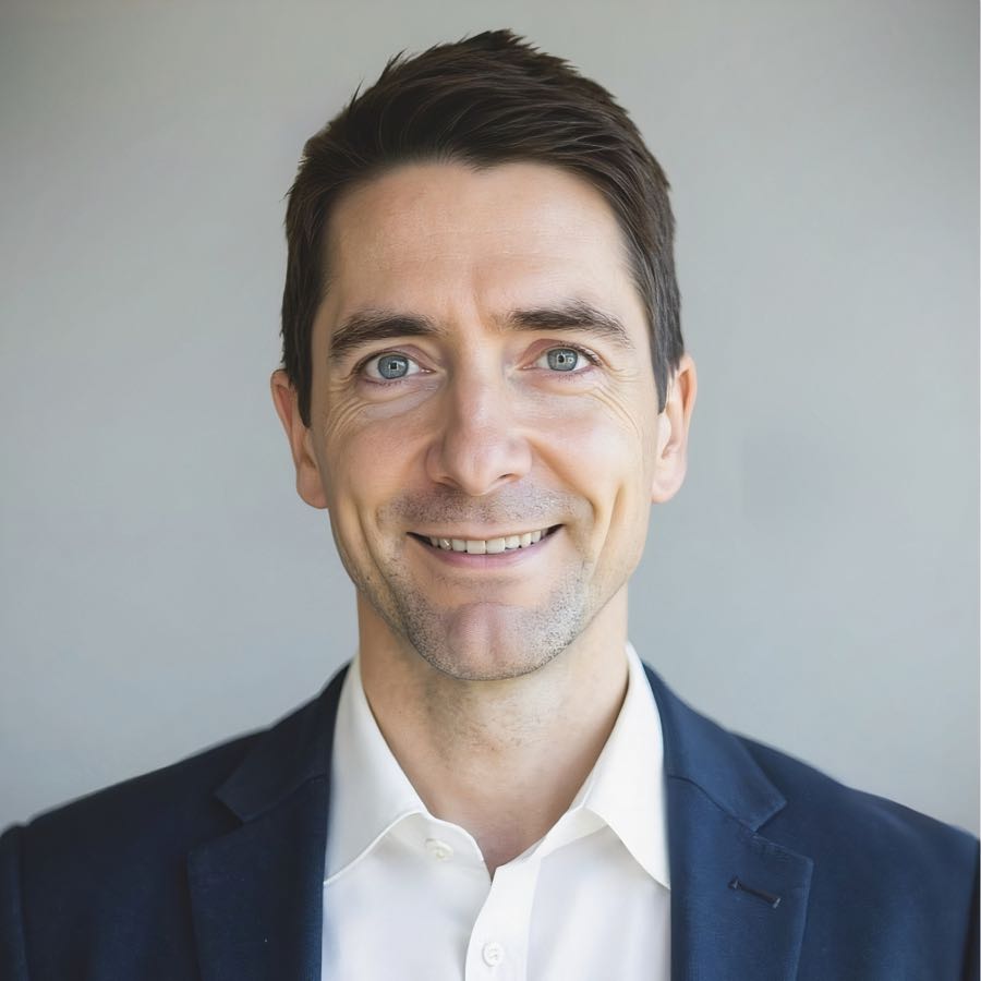 Intro - Book with Dominik Bell