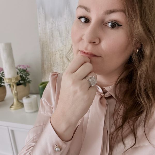 Intro - Book with Sarah Prout