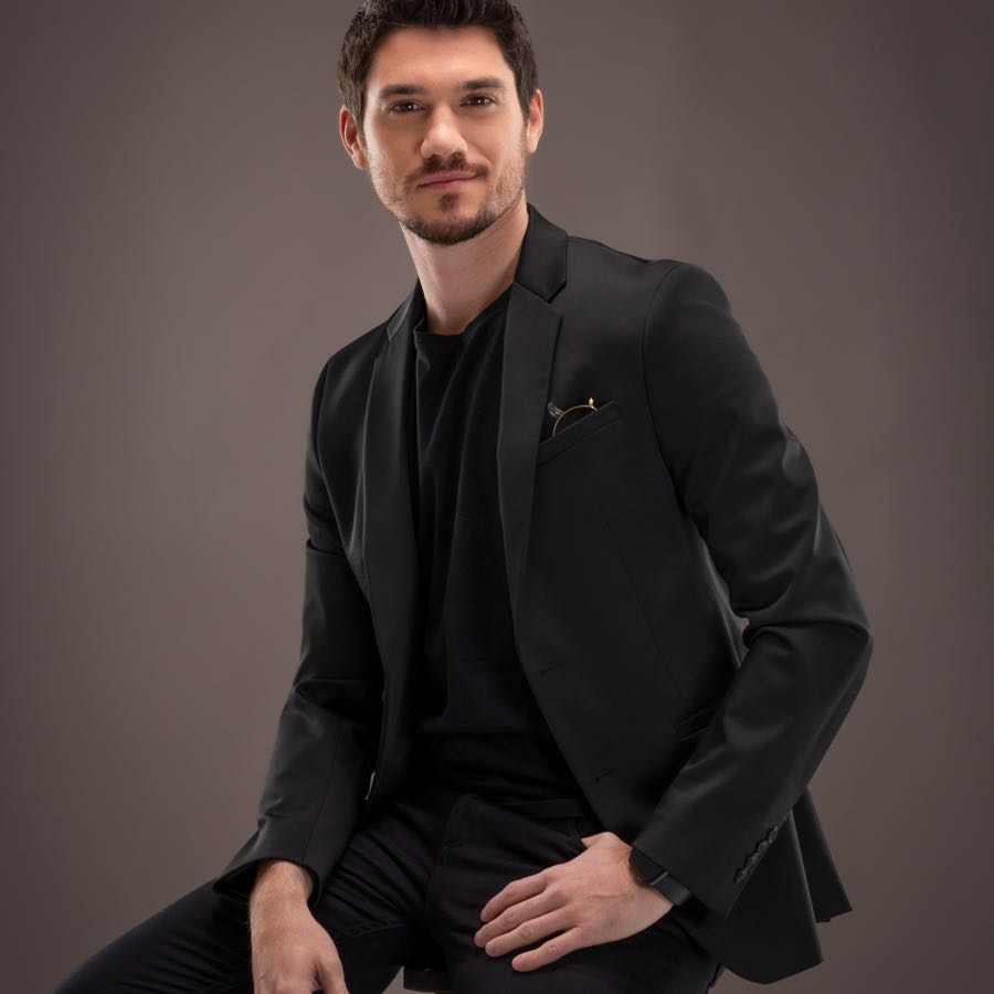 Intro - Book with Agustin Linenberg
